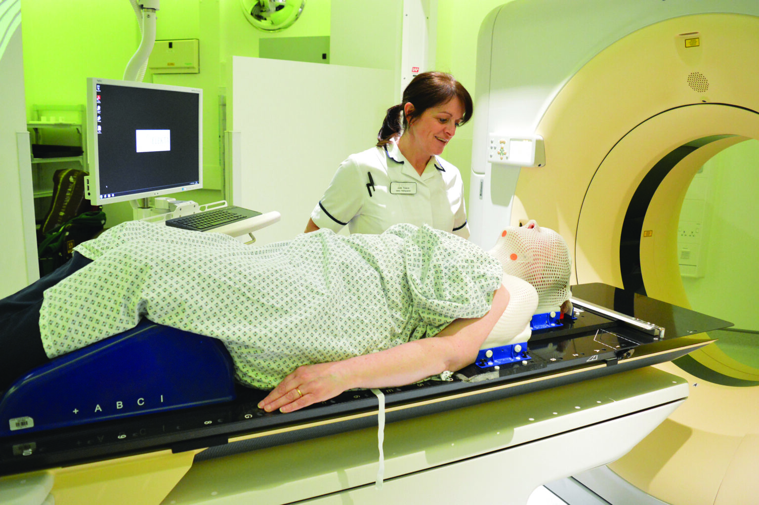 Radiotherapy for early glottis (voice box) cancer - Leeds Teaching ...