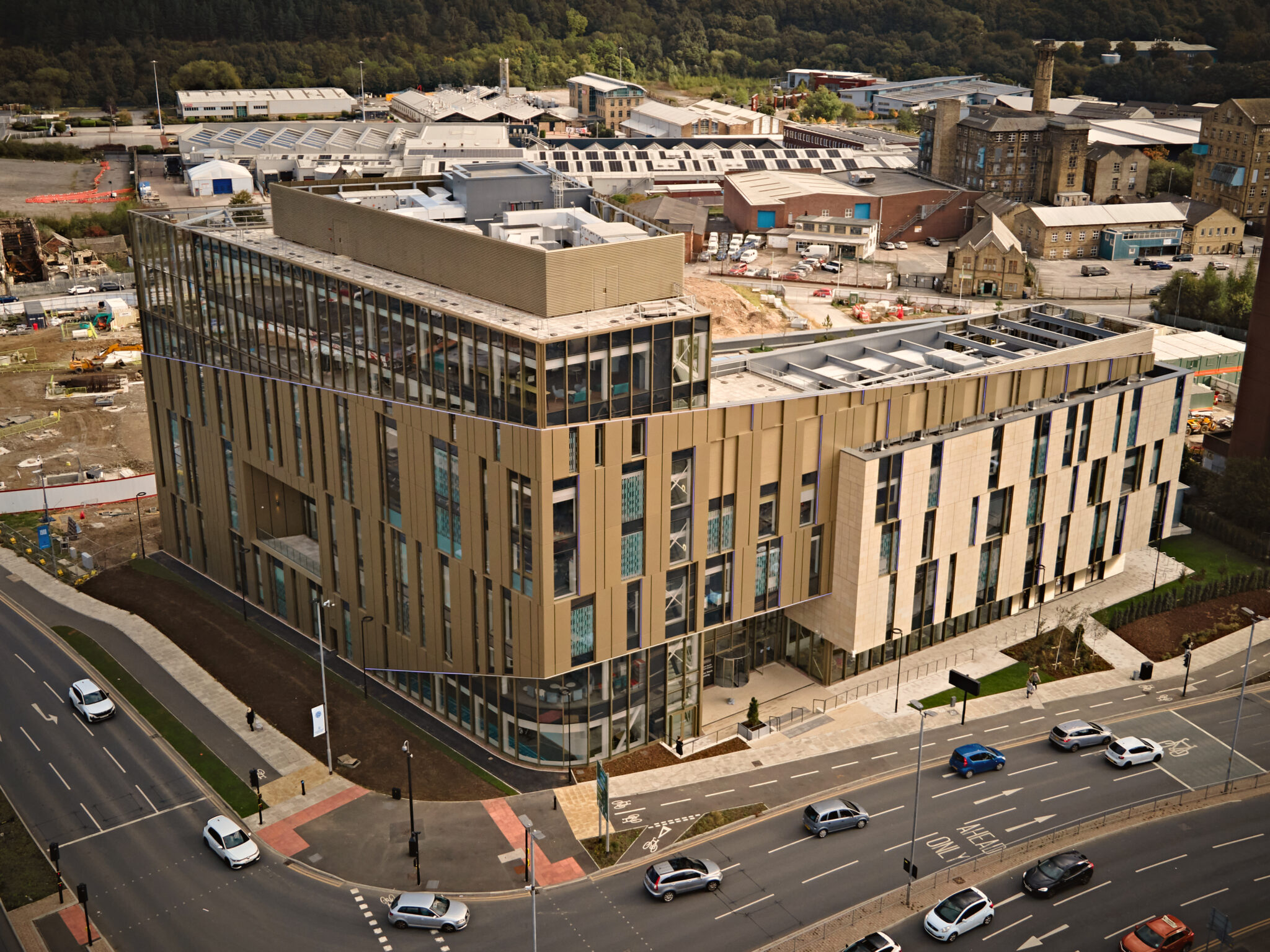 Leeds Teaching Hospitals NHS Trust and University of Huddersfield sign ...