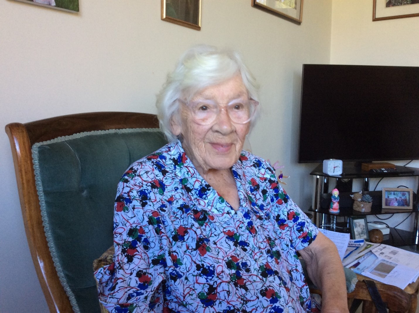 92-year-old becomes first patient to receive UK-first robotic cancer ...