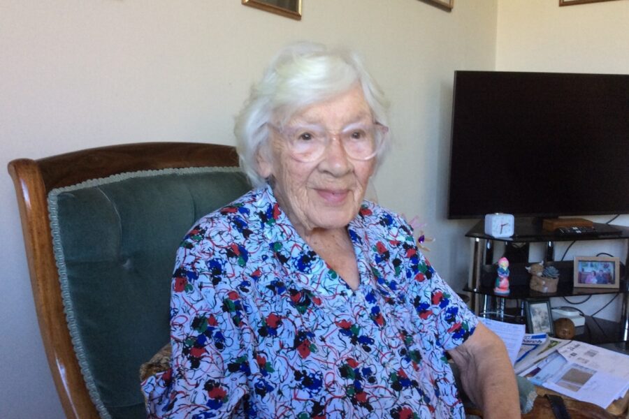 92-year-old becomes first patient to receive UK-first robotic cancer ...